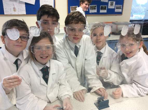 Liphook school pupils enjoy afternoon of science | petersfieldpost.co.uk