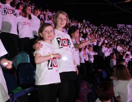 Liphook Junior School pupils sing at the O2 Arena | petersfieldpost.co.uk