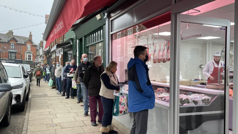 Christmas queues in Petersfield | petersfieldpost.co.uk
