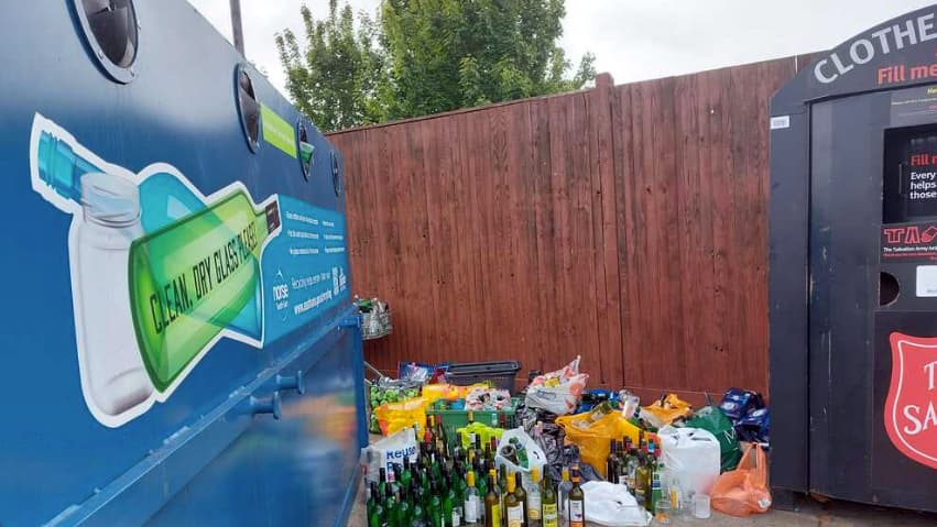 East Hampshire District Council tries to recruit bin collection staff ...