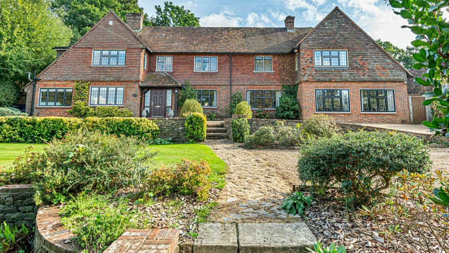 Elstead house with “spectacular” views can host 20 guests - and has its ...