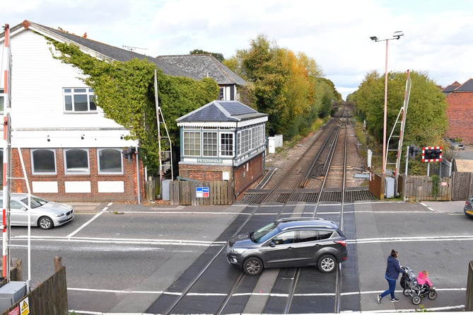 Petersfield railway crossing to close for nine days | petersfieldpost.co.uk