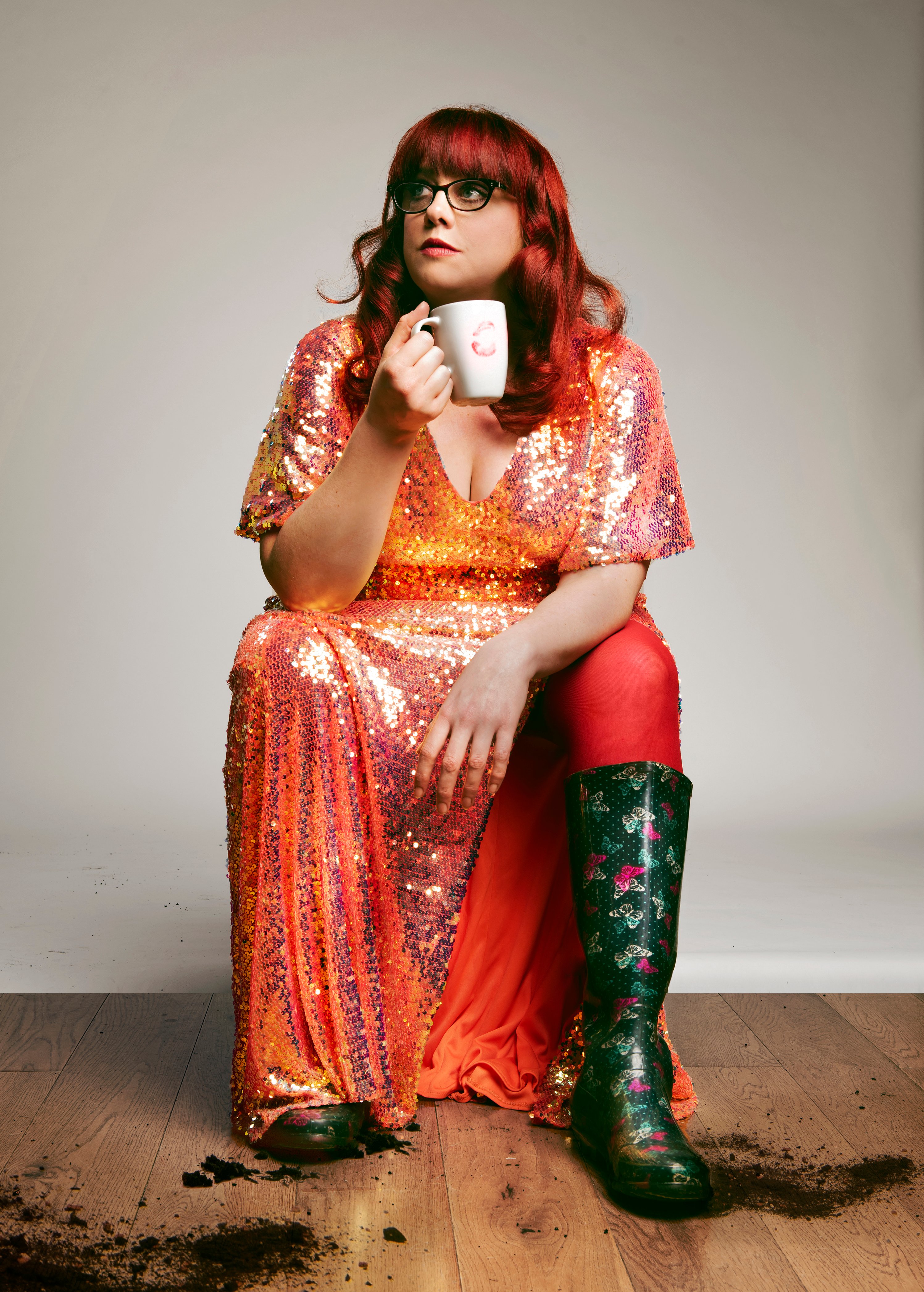 Angela Barnes set to create a hot mess at Bordon's Phoenix Theatre ...