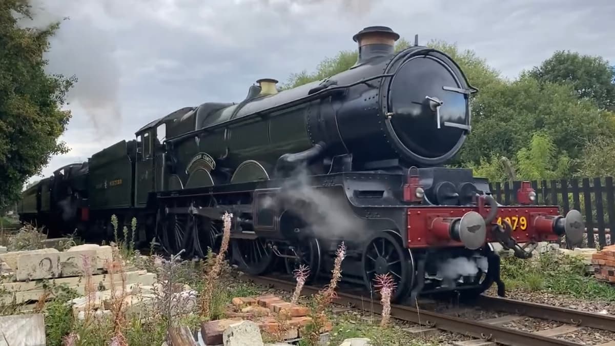 Great Western Railway locomotive heading for the Watercress Line ...