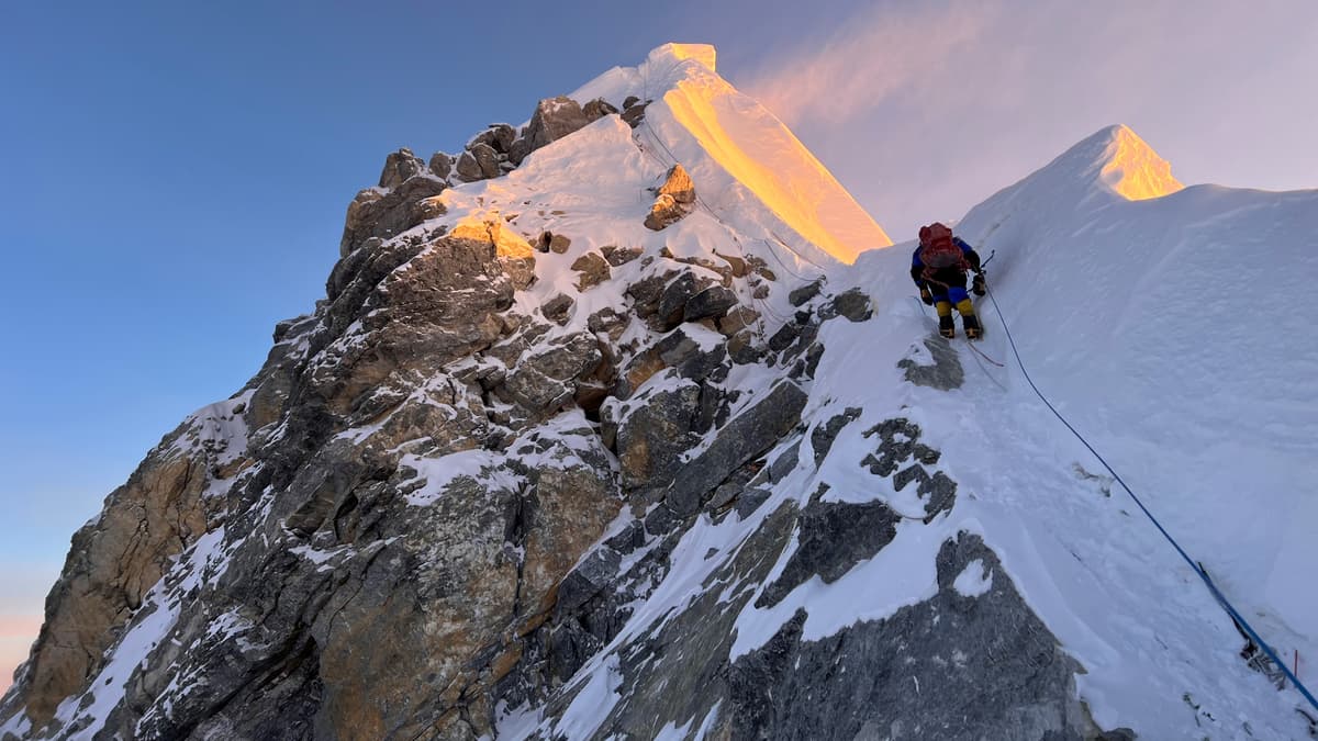 Twice lucky: record breaking mountaineer conquers Everest a second time ...