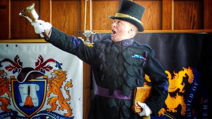 Haslemere Town Crier rings championship bell | petersfieldpost.co.uk