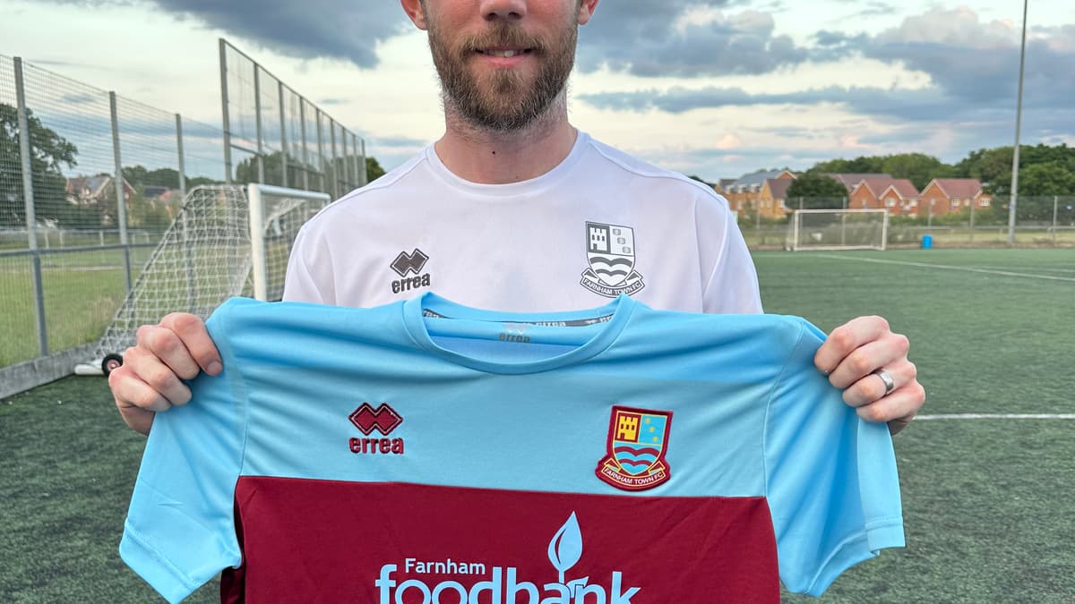 Farnham Town sign former AFC Wimbledon and Cambridge United midfielder ...