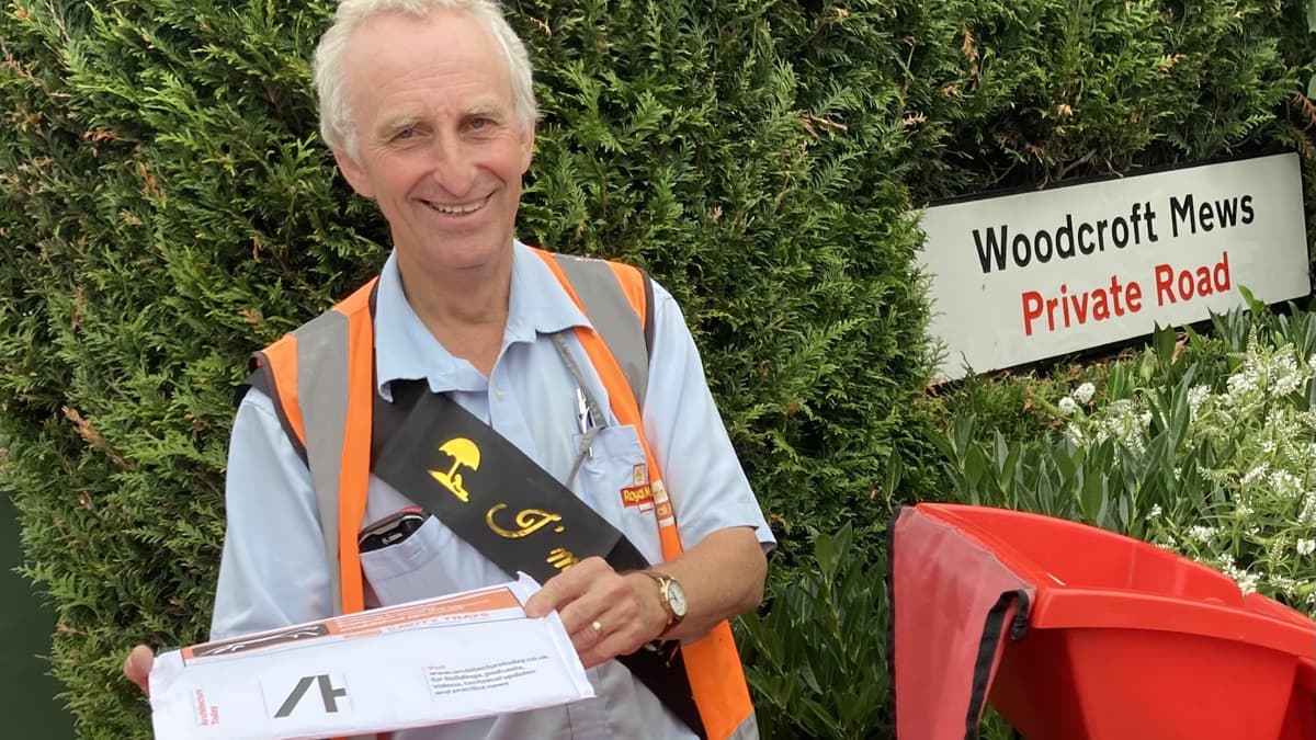 Legendary Petersfield and Liss postman delivers last post ...