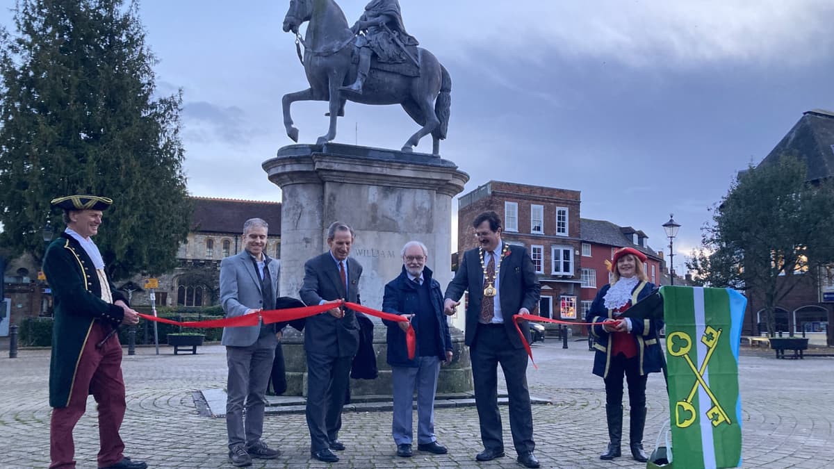 Restored statue of King William III "reopened" in Petersfield ceremony ...