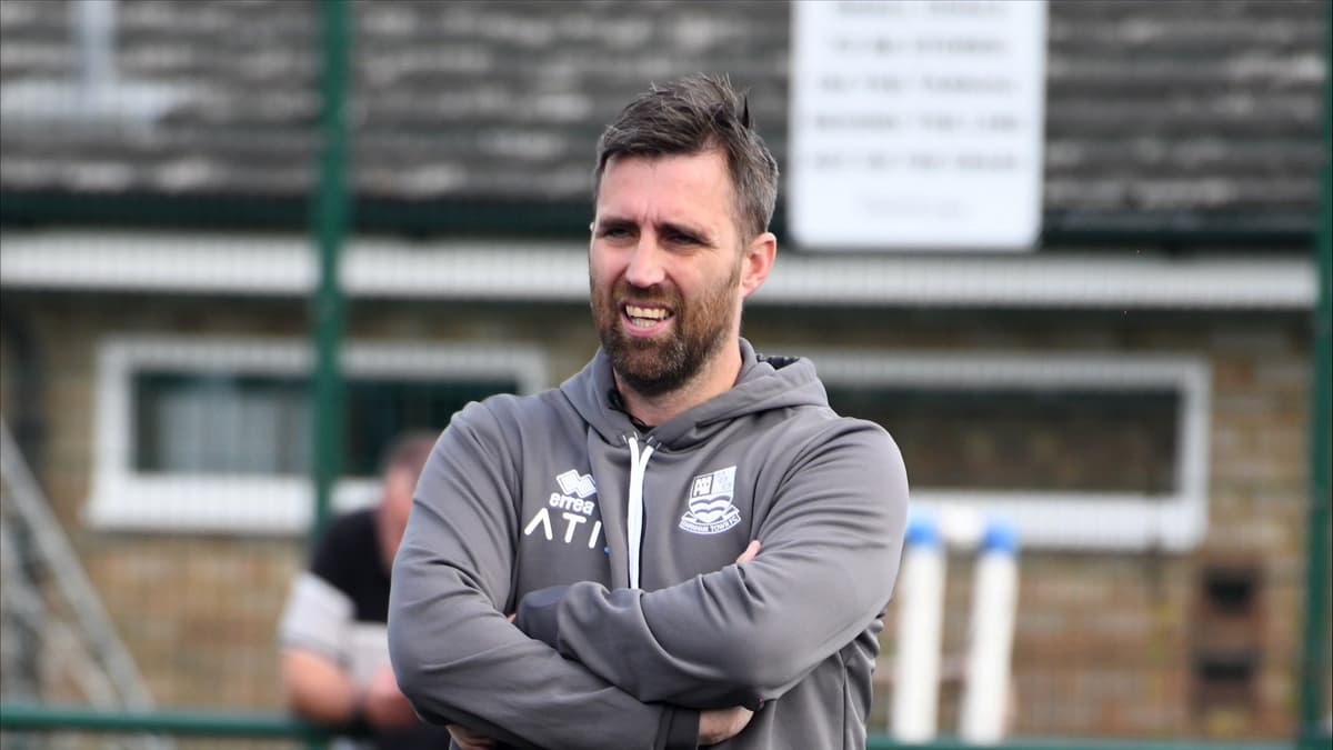 Town held to draw by Deans on tricky pitch | petersfieldpost.co.uk