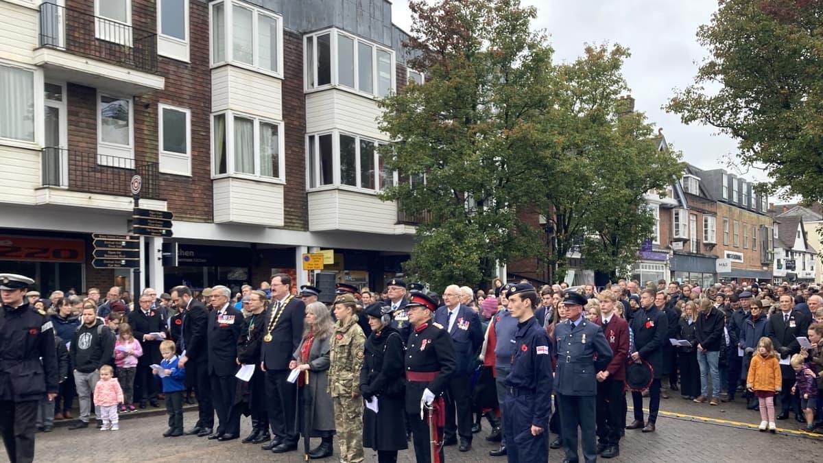 VIDEO: Last Post sounded in Petersfield on Remembrance Sunday service ...