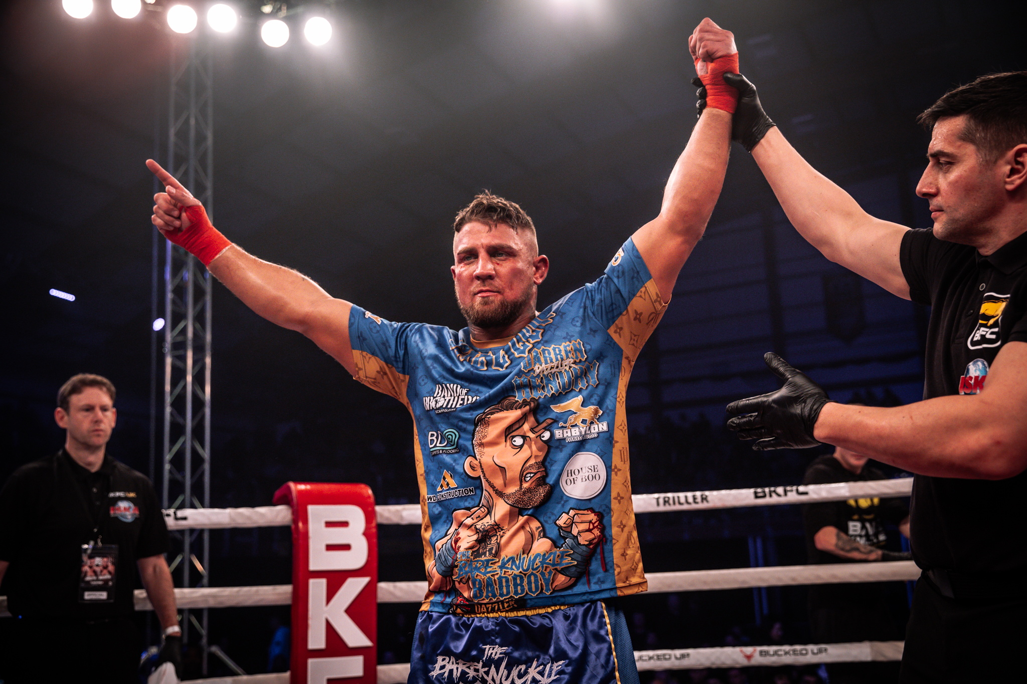 Bordon bareknuckle fighter Darren Hendry seals emotional win against ...