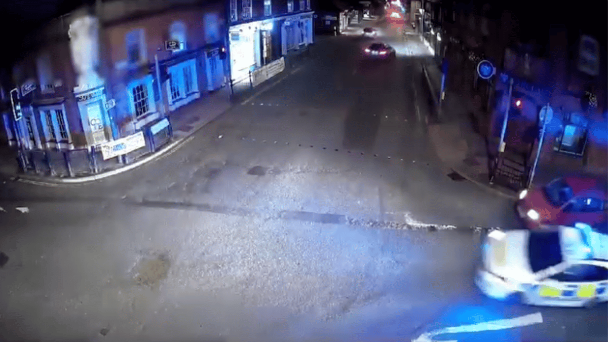 VIDEO: Dramatic police dash-cam footage captures 90mph chase through ...