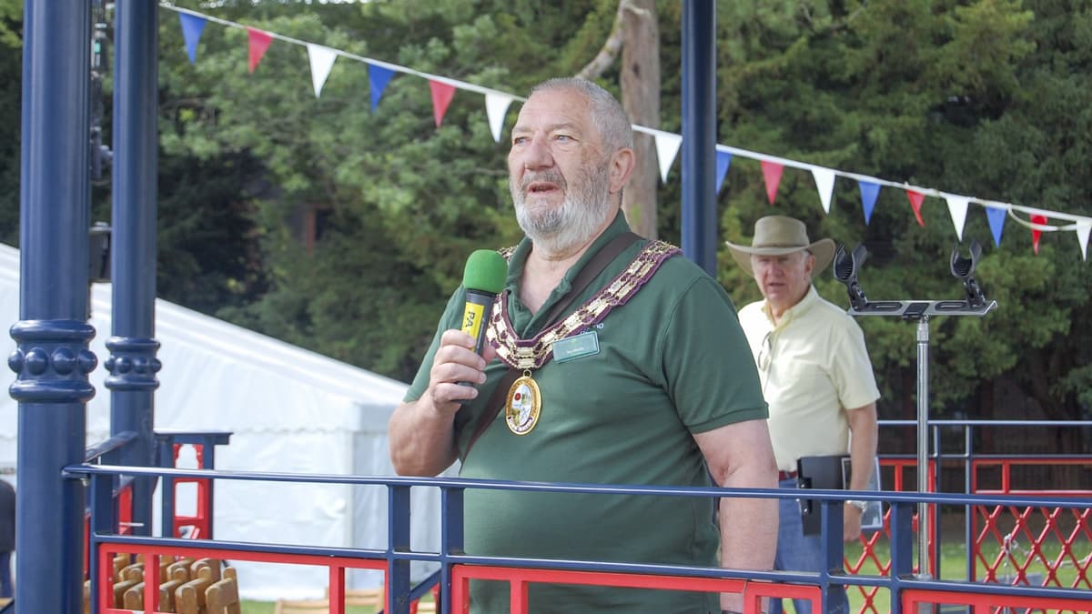Alton mayor Cllr Ben Hamlin resigns after police probe his eligibility ...