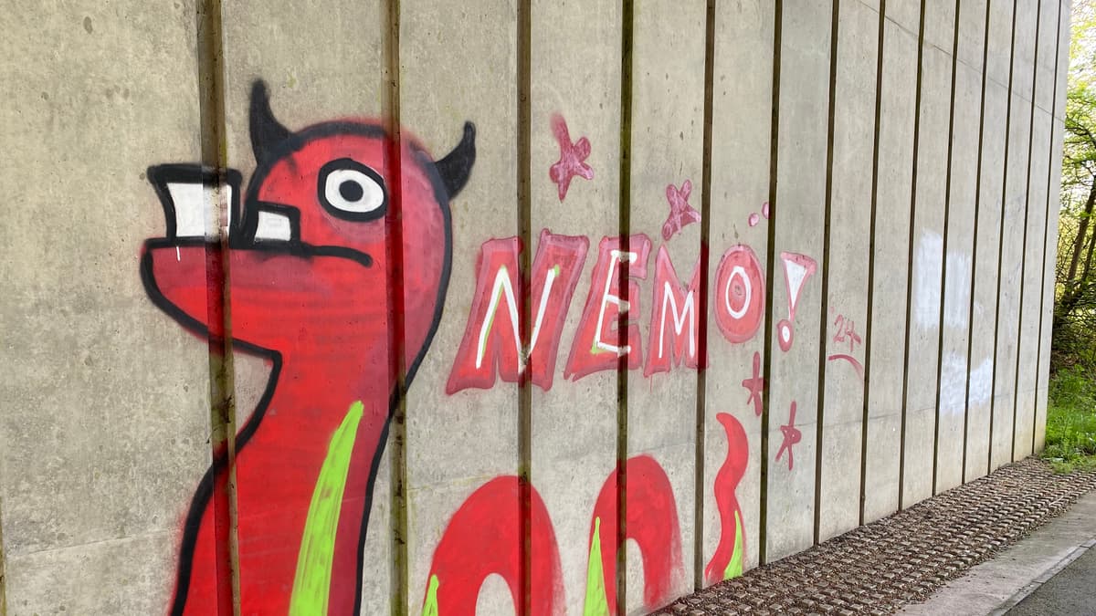 We're not loving it: Monstrous graffiti close to A3 McDonald's ...