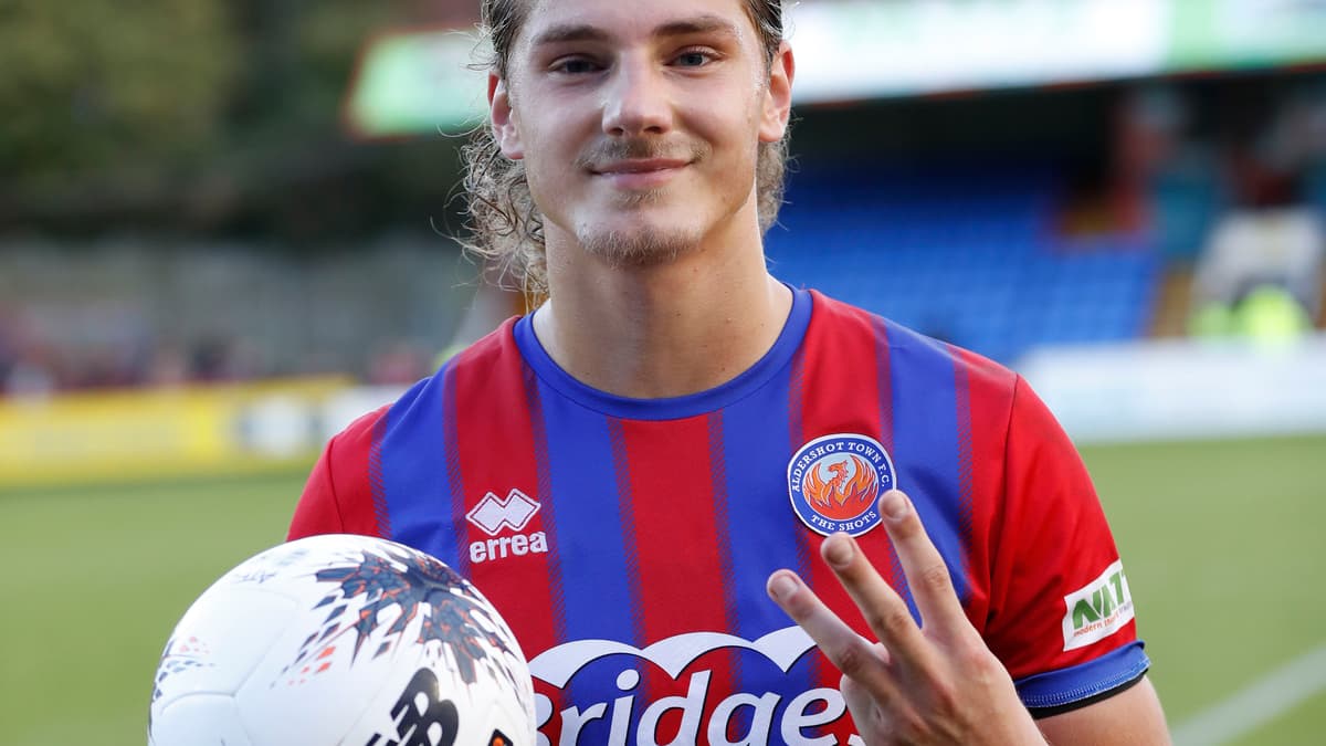 Shots striker joins League Two outfit | petersfieldpost.co.uk