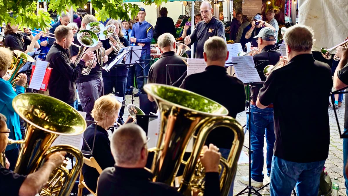 Liss Band gives surprise performance in town square | petersfieldpost.co.uk