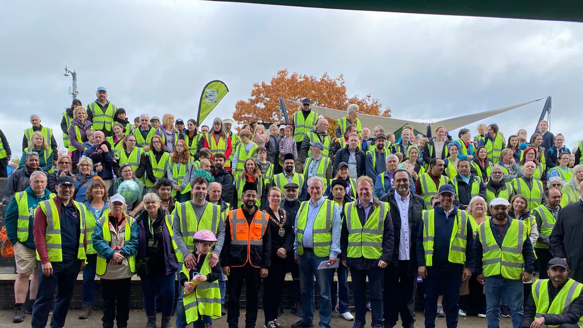 Walk of light: Beacon of Peace blaze a fundraising trail around Hogmoor ...