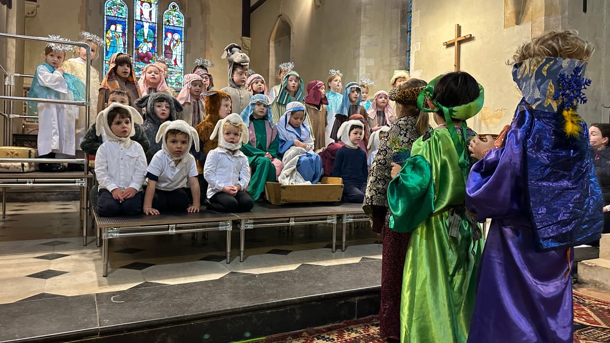 VIDEO: Froxfield Primary School's 2024 nativity | petersfieldpost.co.uk