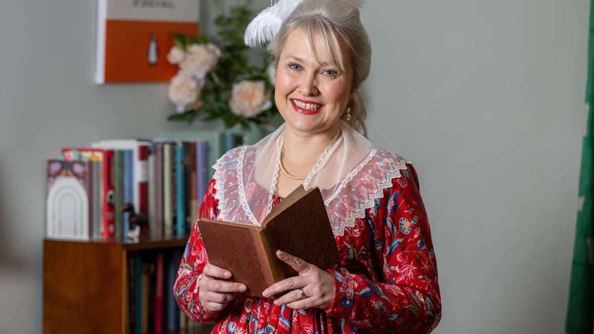 WATCH: Inside the life of a Jane Austen fan who embraces Regency era ...