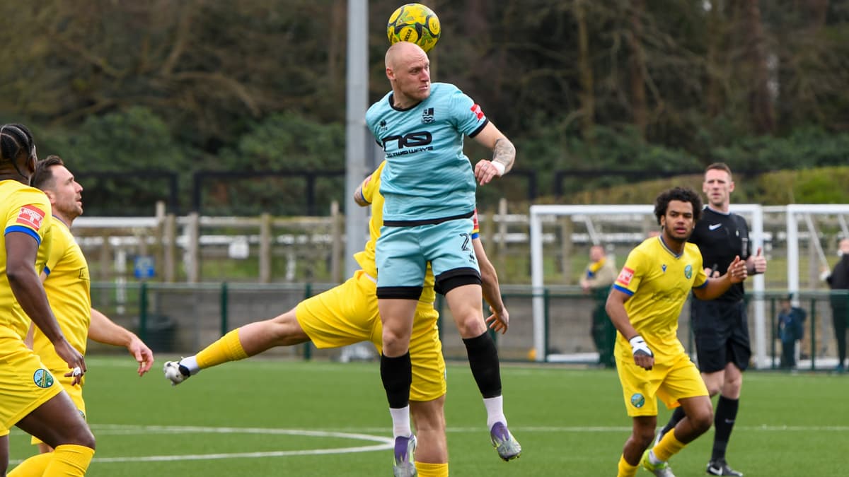 Town close in on title with thumping win at Ascot | petersfieldpost.co.uk