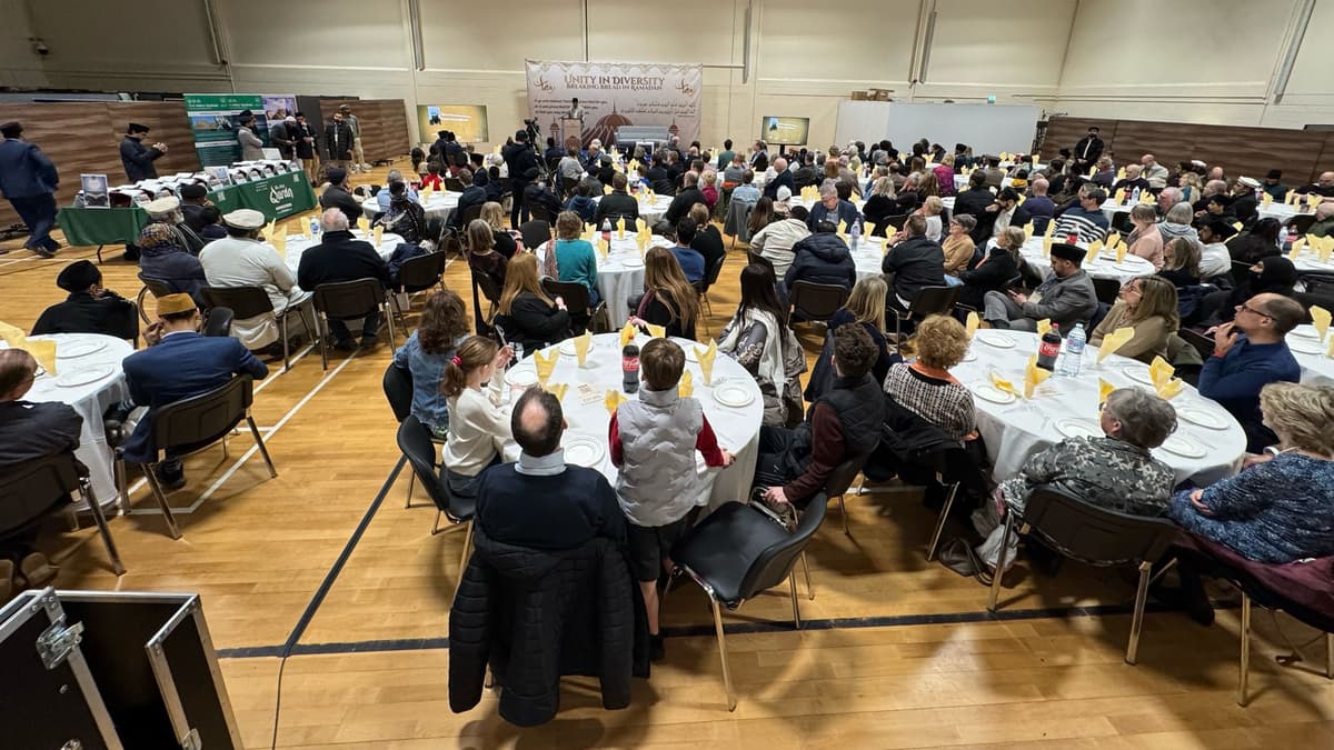 Tilford's Ahmadiyya community invites guests to share Ramadan ...