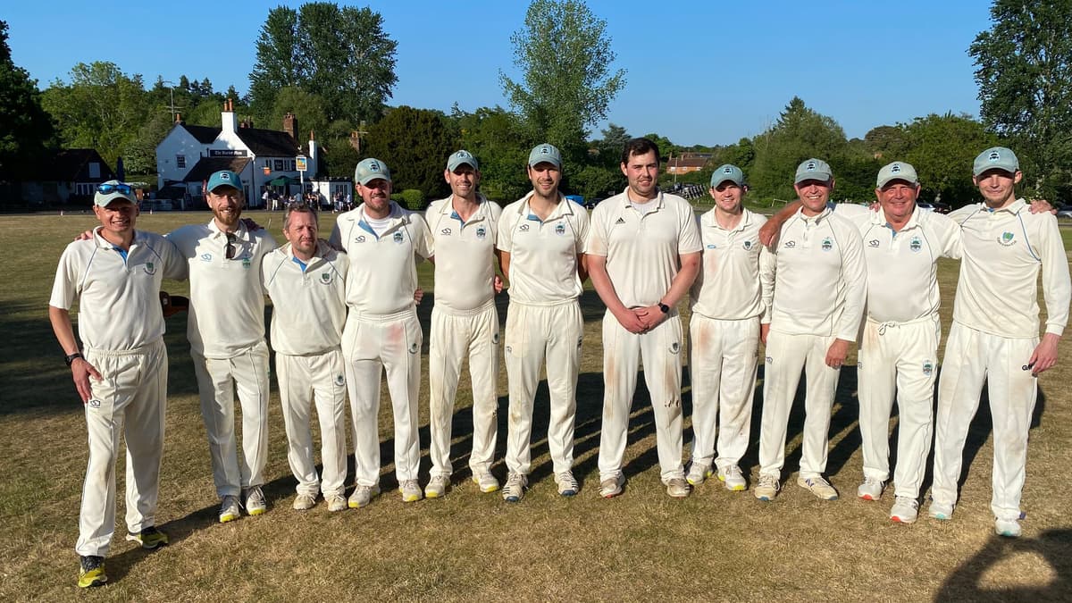 Puttenham lead the way ahead of final game | petersfieldpost.co.uk