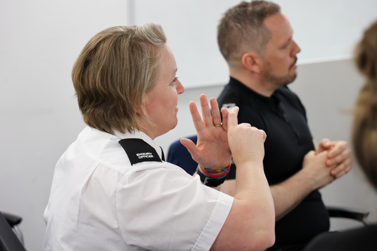 Hampshire Police fund sign language training to aid deaf community ...