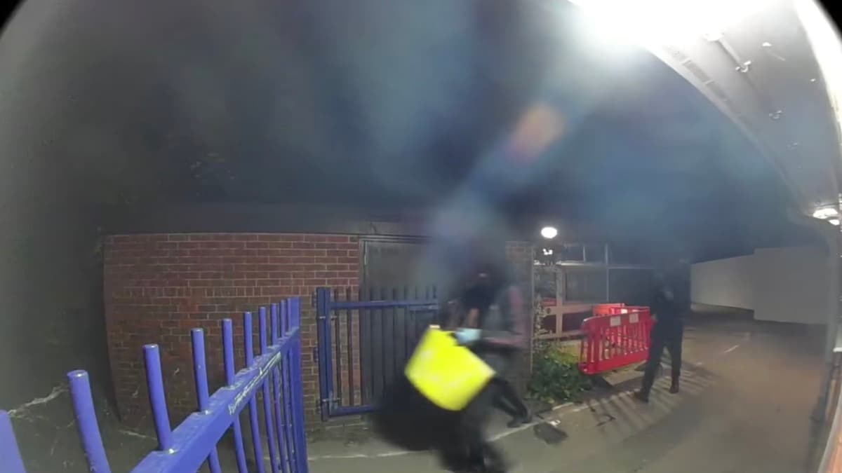 Bordon Infant School break-in: CCTV footage of suspected trio released ...