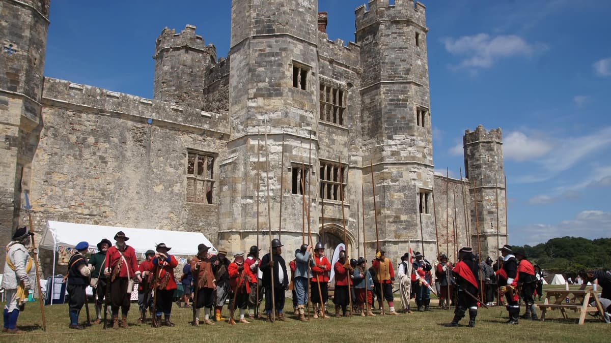 WATCH: Lord Hopton's Regiment brings English Civil War to life ...