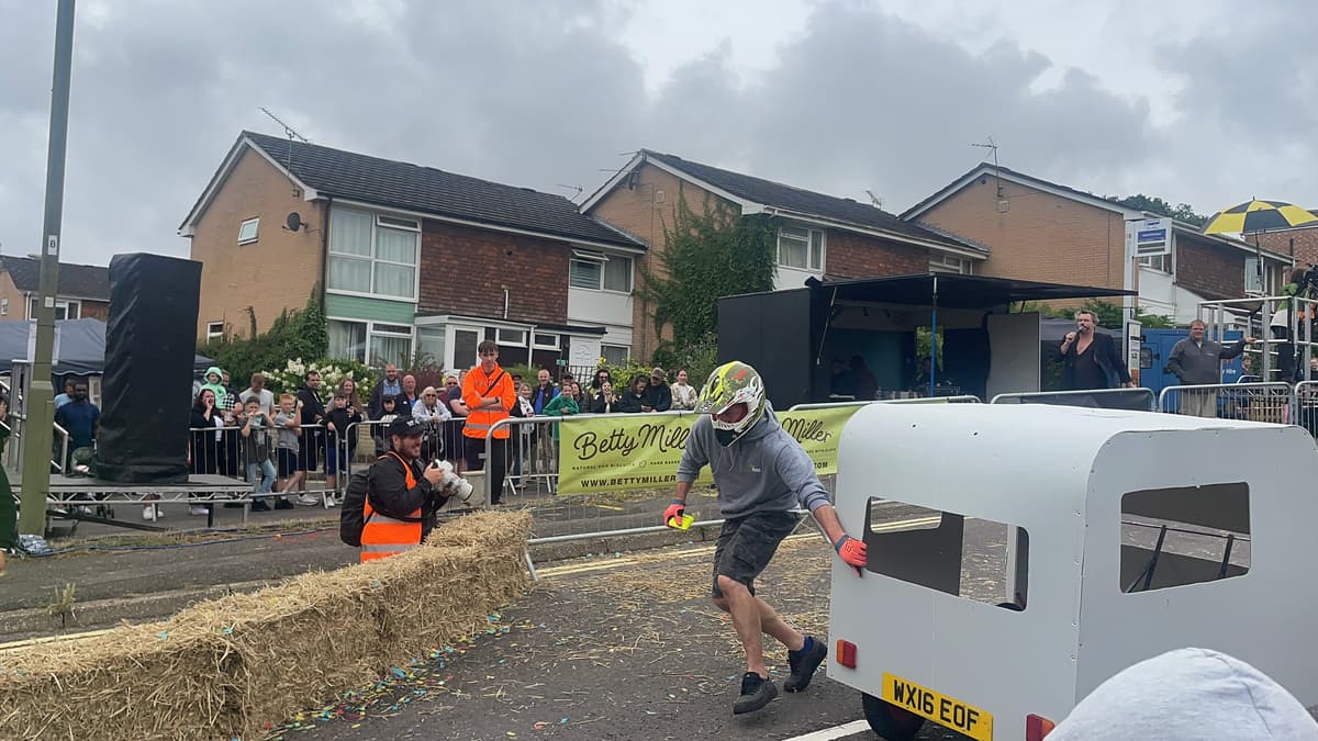 WATCH: Thousands watch Bordon Soapbox Derby 2025 | petersfieldpost.co.uk