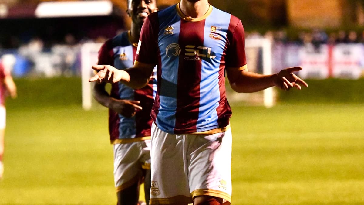 Ogo Obi's stoppage-time goal fires Farnham Town to win against Poole ...