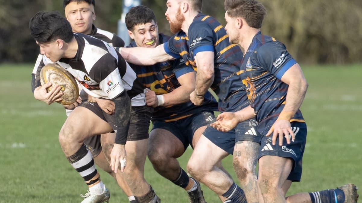Late penalty seals Farnham win against Worthing | petersfieldpost.co.uk